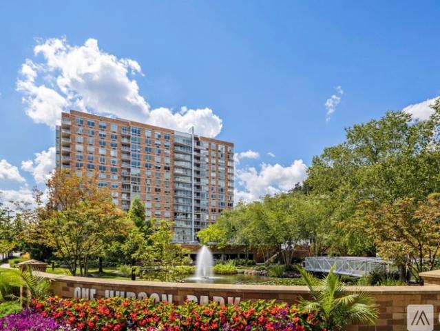 2 BR, 2 BA Apartment 512 Hudson Park, Unit 512, Edgewater, NJ 07020