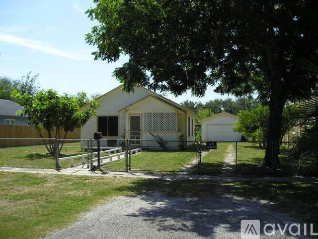 2 BR, 2 BA Apartment 514 South Rife Street, Aransas Pass, TX 78336