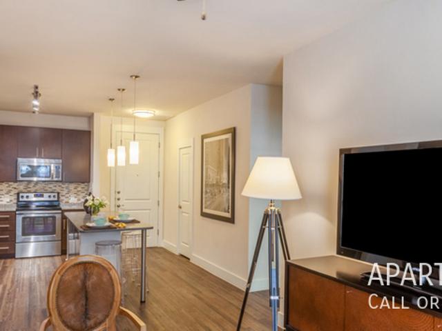 2 BR, 2 BA Apartment 518 Richmond Ave, Houston, TX 77006