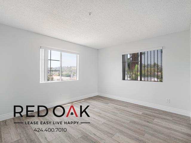 2 BR, 2 BA Apartment 5200 Oakland Street, Los Angeles, CA 90032