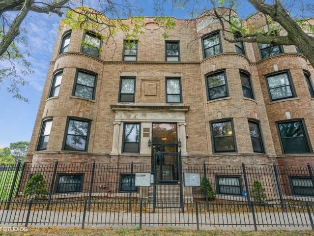 2 BR, 2 BA Apartment 5201 South Indiana Ave, Chicago, IL 60615