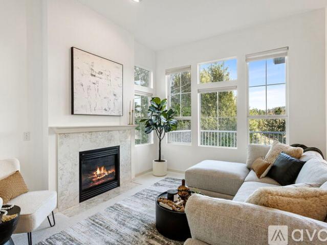 2 BR, 2 BA Apartment 5208 236th Place Southeast, Unit 21 3, Issaquah, WA 98029