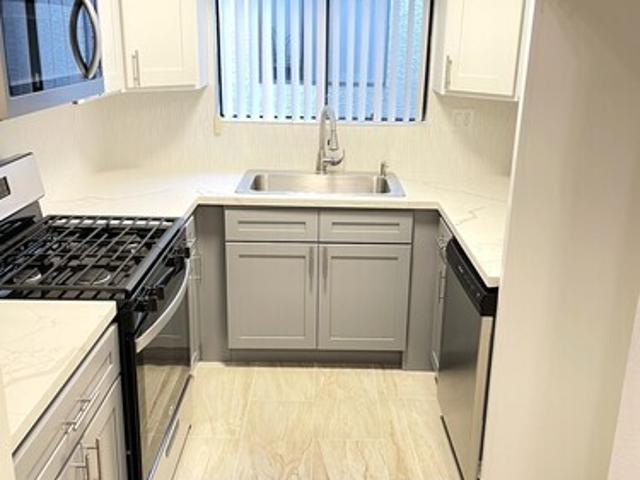 2 BR, 2 BA Apartment 520 West Elk Avenue, Unit 201, Glendale, CA 91204