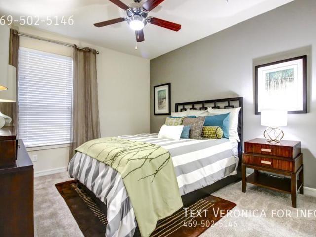 2 BR, 2 BA Apartment 520 Samuels Ave, Ft. Worth, TX 76102
