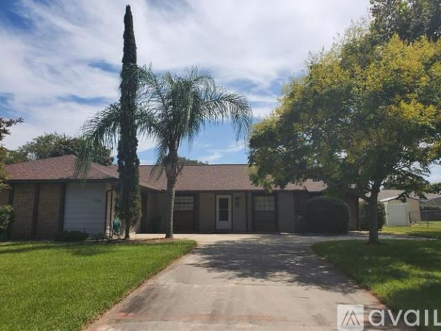 2 BR, 2 BA Apartment 5220 Royal Oak Drive, Fruitland Park, FL 34731