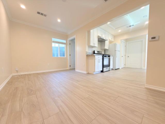 2 BR, 2 BA Apartment 5227 Strohm Ave, Toluca Terrace, CA 91601