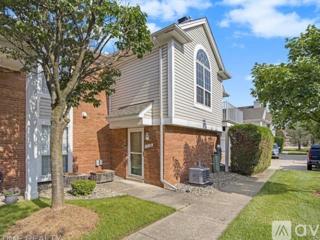 2 BR, 2 BA Apartment 52332 Stoneridge, Unit Condo, Macomb, MI 48042