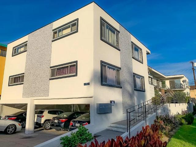 2 BR, 2 BA Apartment 524 E Palm Ave, Burbank, CA 91501