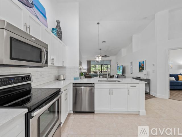 2 BR, 2 BA Apartment 5257 Whitten Drive, Naples, FL 34104