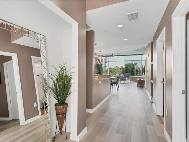 2 BR, 2 BA Apartment 525 East Jackson Street, Orlando, FL 32801