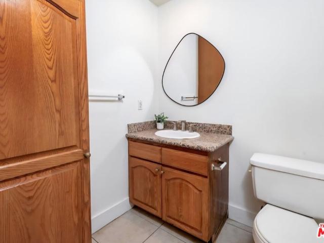 2 BR, 2 BA Apartment 525 North Orange Drive, Los Angeles, CA 90036