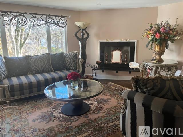 2 BR, 2 BA Apartment 52 Troy Ln, Unit 52, Newton, MA 02468