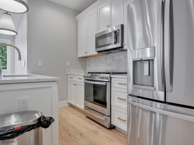 2 BR, 2 BA Apartment 5305 Connecticut Ave NW, Washington, DC 20015