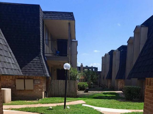 2 BR, 2 BA Apartment 5310 Lost Forest Dr Unit 196, Houston, TX 77092