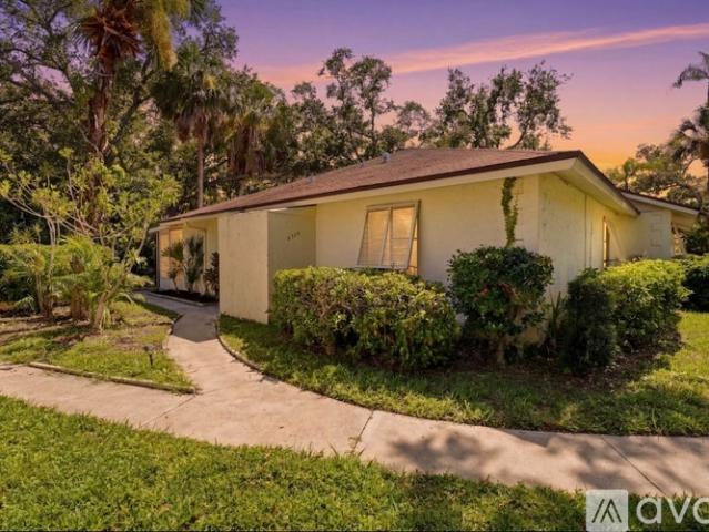 2 BR, 2 BA Apartment 5324 Royal Palm Avenue, Unit Royal Palm Villas, Sarasota, FL 34234