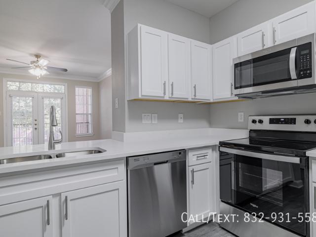 2 BR, 2 BA Apartment 5335 W Loop S, Houston, TX 77081