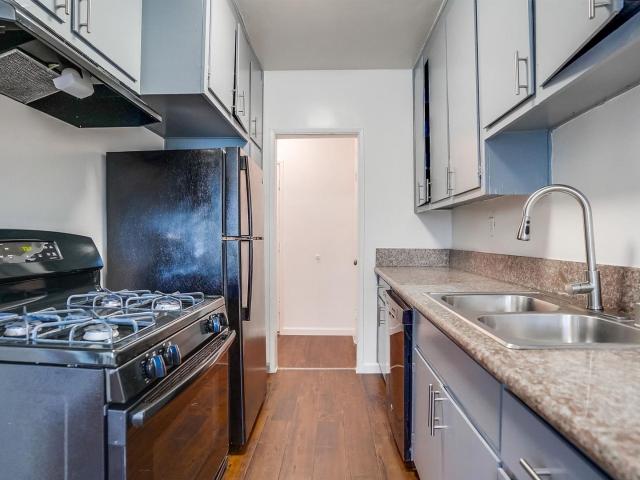 2 BR, 2 BA Apartment 537 Hyde Park Blvd, Inglewood, CA 90302