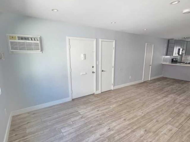 2 BR, 2 BA Apartment 5341 Vantage Ave, Valley Village, CA 91607