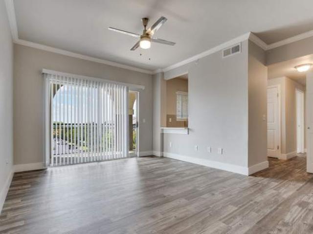 2 BR, 2 BA Apartment 5350 Bryant Irvin Rd, Fort Worth, TX 76132