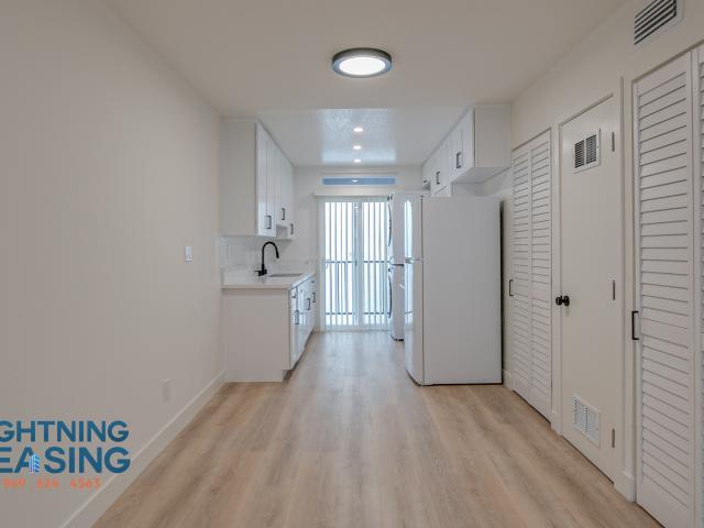 2 BR, 2 BA Apartment 536 E Cypress Ave, Burbank, CA 91501