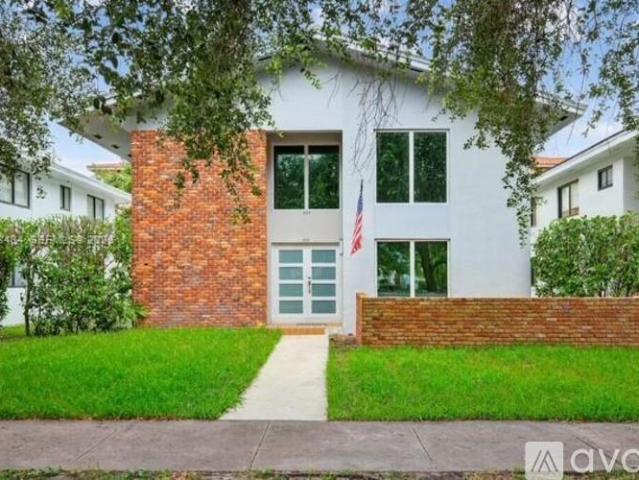 2 BR, 2 BA Apartment 539 Menendez Ave, Coral Gables, FL 33146