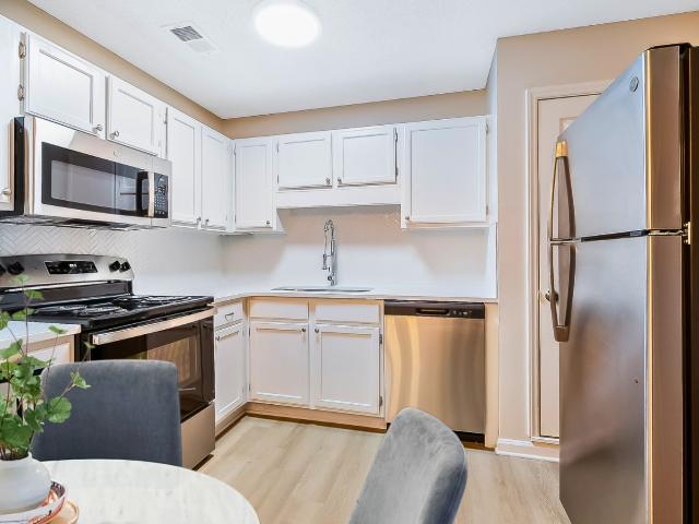 2 BR, 2 BA Apartment 6400 Old Oak Ridge Rd Unit G G 03, Greensboro, NC 27410