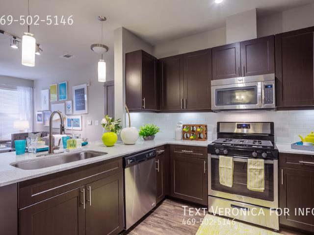 2 BR, 2 BA Apartment 6401 Rialto Blvd Austin, TX 78735