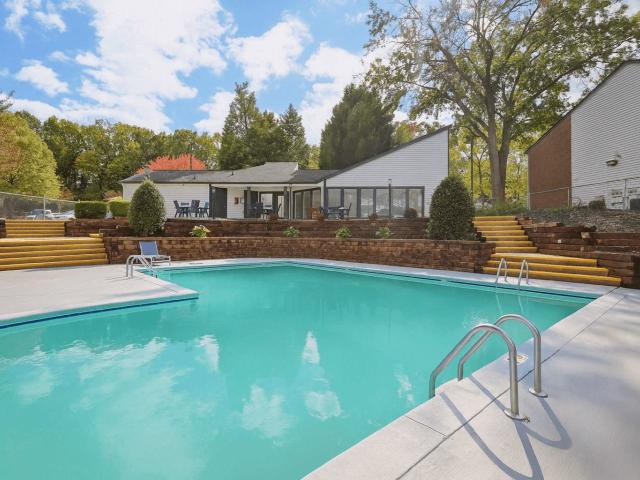 2 BR, 2 BA Apartment 6401 Woodbend Drive Unit 6325 C, Charlotte, NC 28212