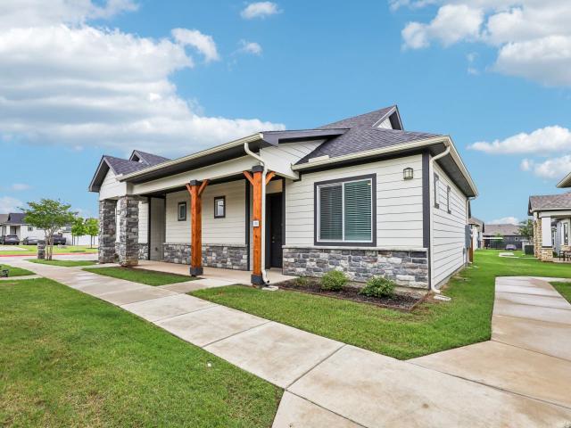 2 BR, 2 BA Apartment 6464 Robertson Road Unit 6404IDLN, Fort Worth, TX 76179