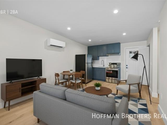 2 BR, 2 BA Apartment 649 N Spaulding Ave, Los Angeles, CA 90036