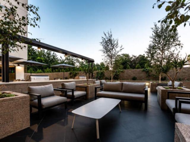 2 BR, 2 BA Apartment 6500 Sepulveda Blvd, Van Nuys, CA 91411