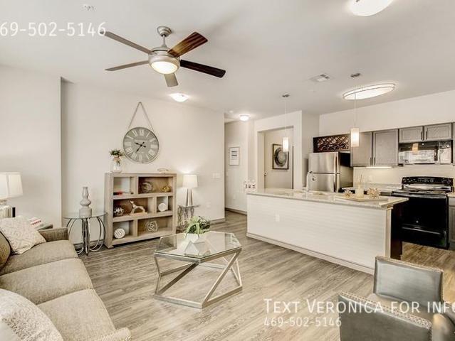 2 BR, 2 BA Apartment 650 S Main St, Ft. Worth, TX 76104