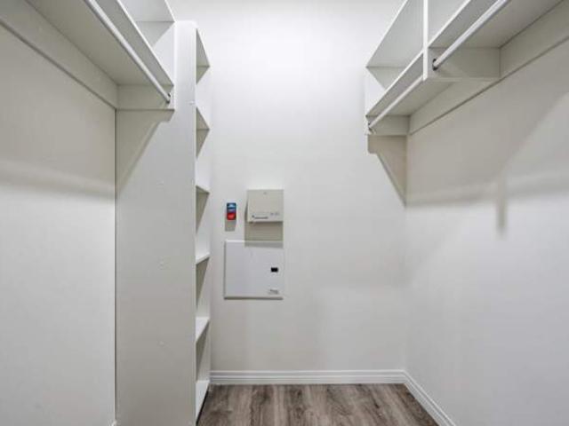 2 BR, 2 BA Apartment 6530 Sepulveda Blvd, Van Nuys, CA 91411