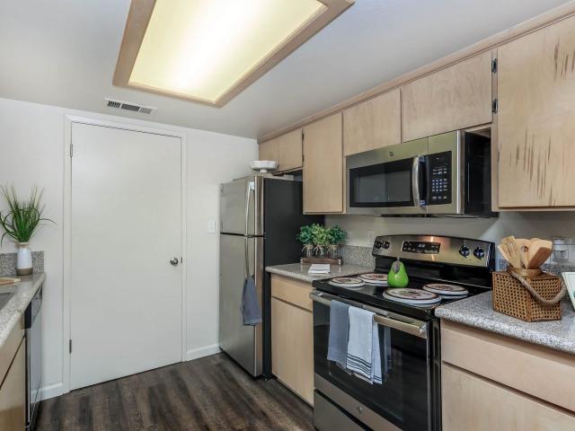 2 BR, 2 BA Apartment 6549 N Palm Ave Unit 138, Fresno, CA 93704