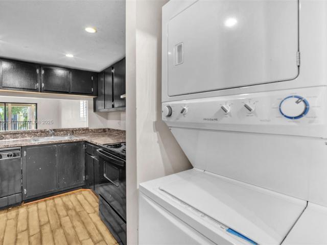 2 BR, 2 BA Apartment 6575 West Oakland Park Boulevard, Lauderhill, FL 33313