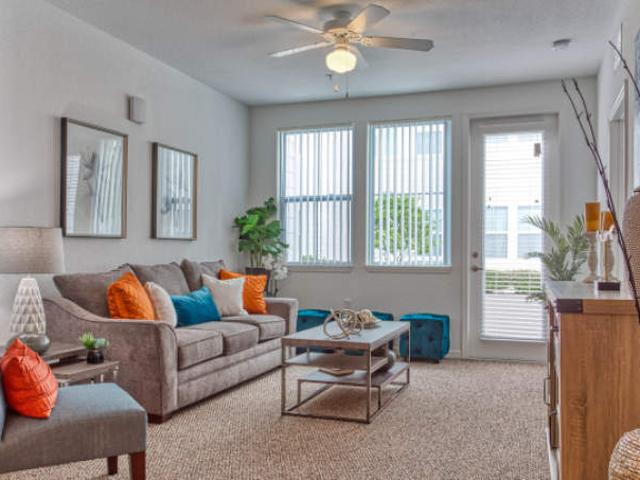2 BR, 2 BA Apartment 659 W Amelia St, Orlando, FL 32801