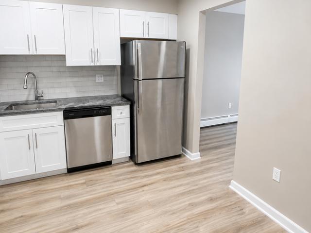2 BR, 2 BA Apartment 65 Avonwood Rd, Avon, CT 06001