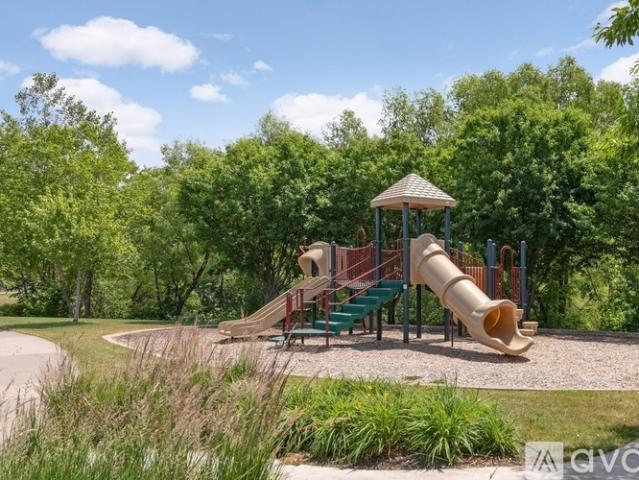 2 BR, 2 BA Apartment 6605 Olive Lane North, Unit 6605, Maple Grove, MN 55311