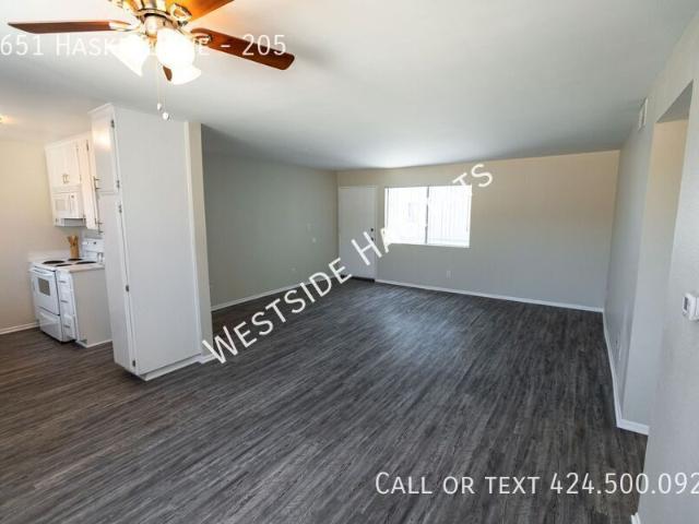 2 BR, 2 BA Apartment 6651 Haskell Ave, Van Nuys, CA 91406