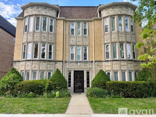 2 BR, 2 BA Apartment 6658 West Devon Avenue, Chicago, IL 60631