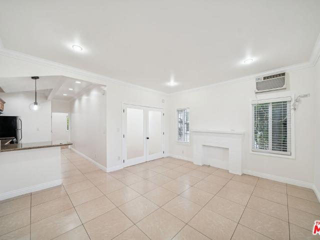 2 BR, 2 BA Apartment 6680 De Longpre Avenue, Los Angeles, CA 90028
