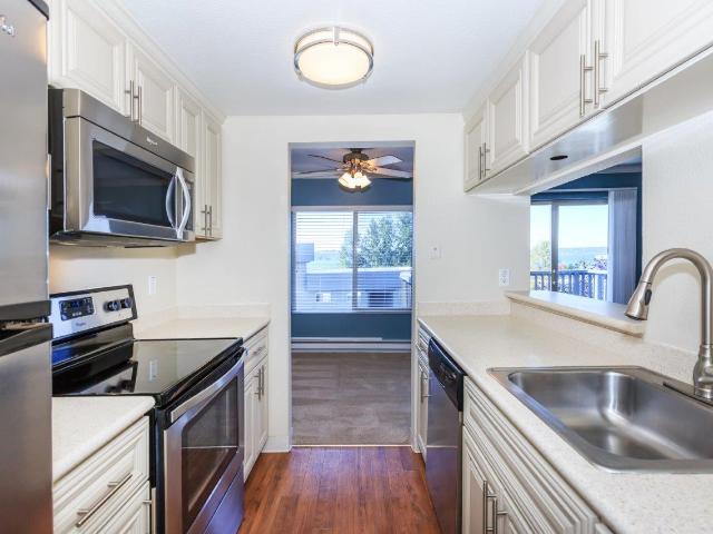 2 BR, 2 BA Apartment 6754 Lake Washington Blvd NE Unit B14, Kirkland, WA 98033