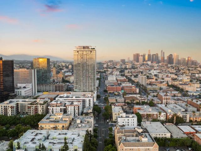 2 BR, 2 BA Apartment 680 S Berendo St Unit 404, Los Angeles, CA 90005