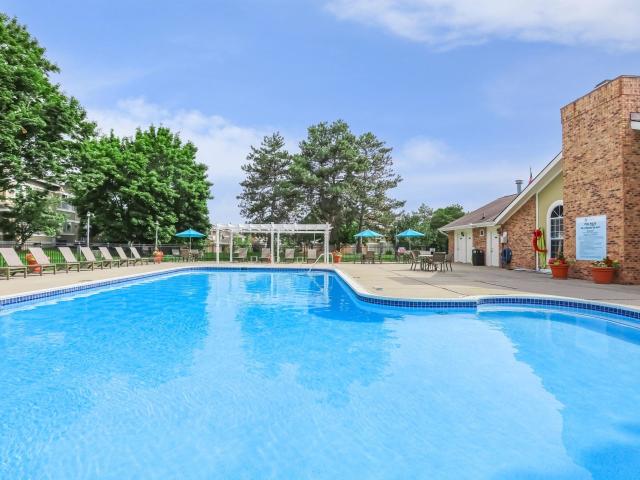 2 BR, 2 BA Apartment 6834 Chimney Hill Drive Unit 2303, West Bloomfield, MI 48322