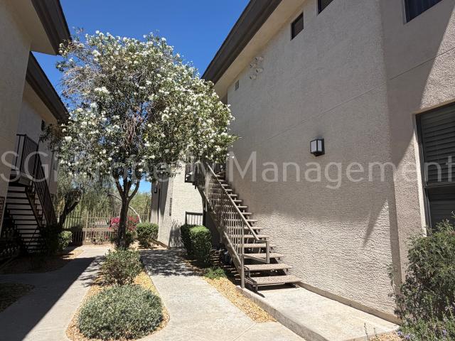 2 BR, 2 BA Apartment 6900 E Princess Dr, Phoenix, AZ 85054