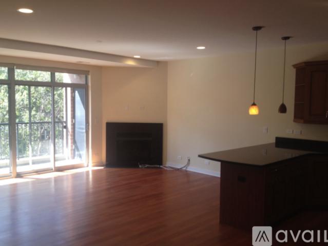 2 BR, 2 BA Apartment 6957 N Greenview Ave, Unit 3B, Chicago, IL 60626