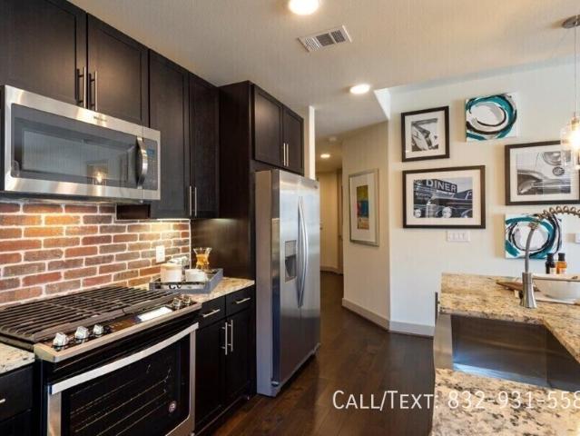 2 BR, 2 BA Apartment 699 Capitol St, Houston, TX 77002