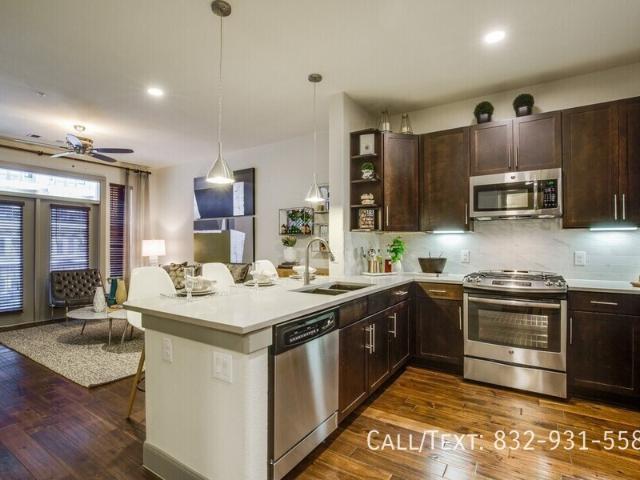 2 BR, 2 BA Apartment 600 Studewood St, Houston, TX 77007