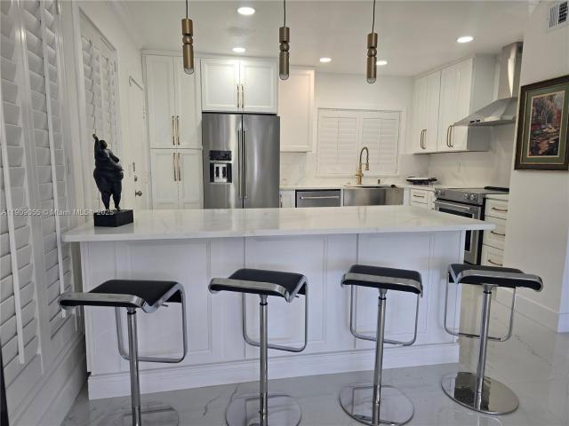 2 BR, 2 BA Apartment 6010 South Falls Cir Drive, Lauderhill, FL 33319