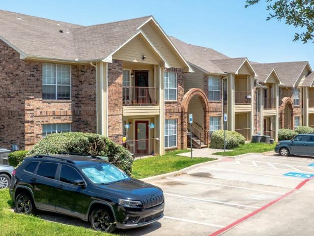 2 BR, 2 BA Apartment 601 East Ash Lane, Euless, TX 76039